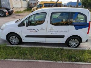 White Citroen Berlingo 2012 in Klaipeda, with an engine capacity of 1.56 L and mileage of 200 thousand km for 2500 €, photo 3 on AUTOMOTO.COM.LV