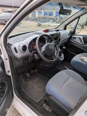 White Citroen Berlingo 2012 in Klaipeda, with an engine capacity of 1.56 L and mileage of 200 thousand km for 2500 €, photo 6 on AUTOMOTO.COM.LV