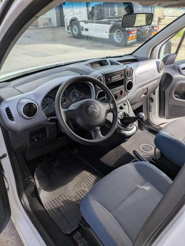 Balts Citroen Berlingo 2012 Klaipėda, ar dzinēja tilpumu 1.56 L un nobraukumu 200 tūkst. km par 2500 €, foto 7 vietnē AUTOMOTO.COM.LV