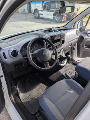 White Citroen Berlingo 2012 in Klaipeda, with an engine capacity of 1.56 L and mileage of 200 thousand km for 2500 €, photo 8 on AUTOMOTO.COM.LV