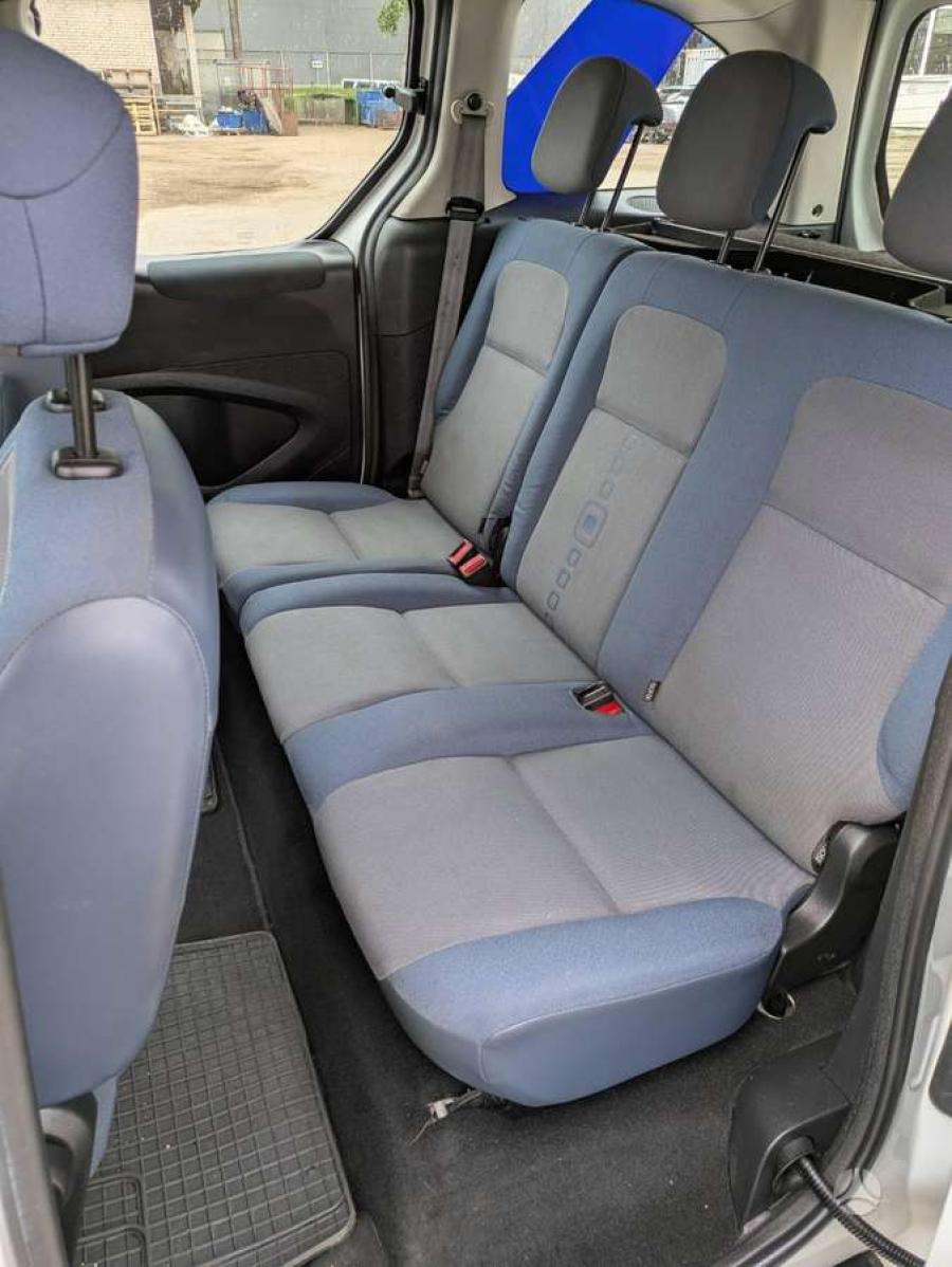 White Citroen Berlingo 2012 in Klaipeda, with an engine capacity of 1.56 L and mileage of 200 thousand km for 2500 €, photo 9 on AUTOMOTO.COM.LV