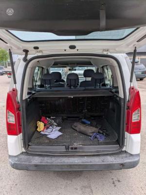 White Citroen Berlingo 2012 in Klaipeda, with an engine capacity of 1.56 L and mileage of 200 thousand km for 2500 €, photo 11 on AUTOMOTO.COM.LV