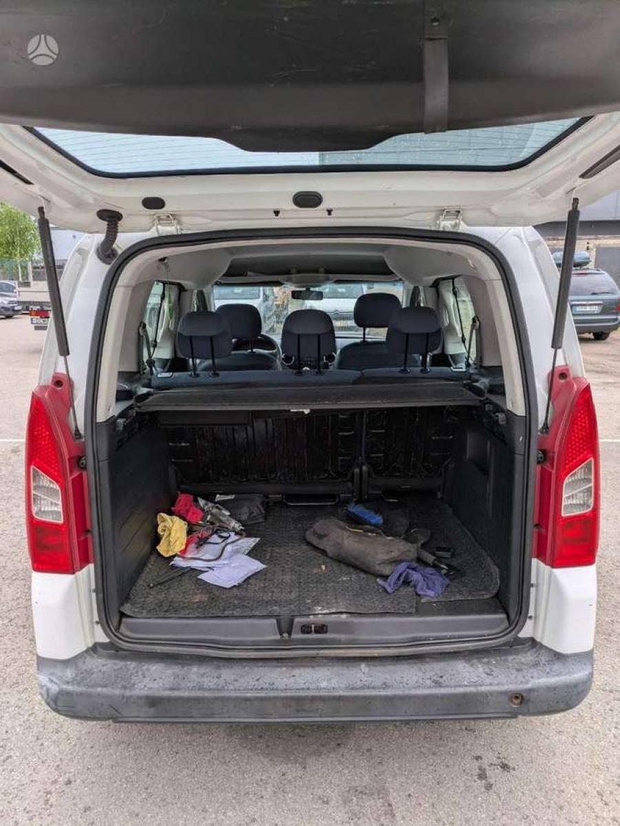 White Citroen Berlingo 2012 in Klaipeda, with an engine capacity of 1.56 L and mileage of 200 thousand km for 2500 €, photo 11 on AUTOMOTO.COM.LV