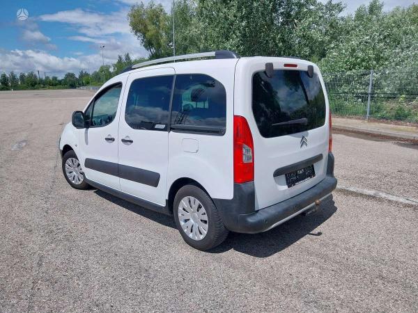 Balts Citroen Berlingo 2012 Marijampole, ar dzinēja tilpumu 1.56 L un nobraukumu 228 tūkst. km par 4350 €, foto 6 vietnē AUTOMOTO.COM.LV