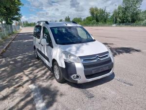 White Citroen Berlingo 2012 in Marijampole, with an engine capacity of 1.56 L and mileage of 228 thousand km for 4350 €, photo 3 on AUTOMOTO.COM.LV