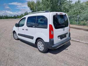 White Citroen Berlingo 2012 in Marijampole, with an engine capacity of 1.56 L and mileage of 228 thousand km for 4350 €, photo 12 on AUTOMOTO.COM.LV