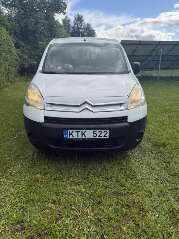 Balts Citroen Berlingo 2012 Radviliškis, ar dzinēja tilpumu 1.56 L un nobraukumu 242 tūkst. km par 2850 €, foto 3 vietnē AUTOMOTO.COM.LV