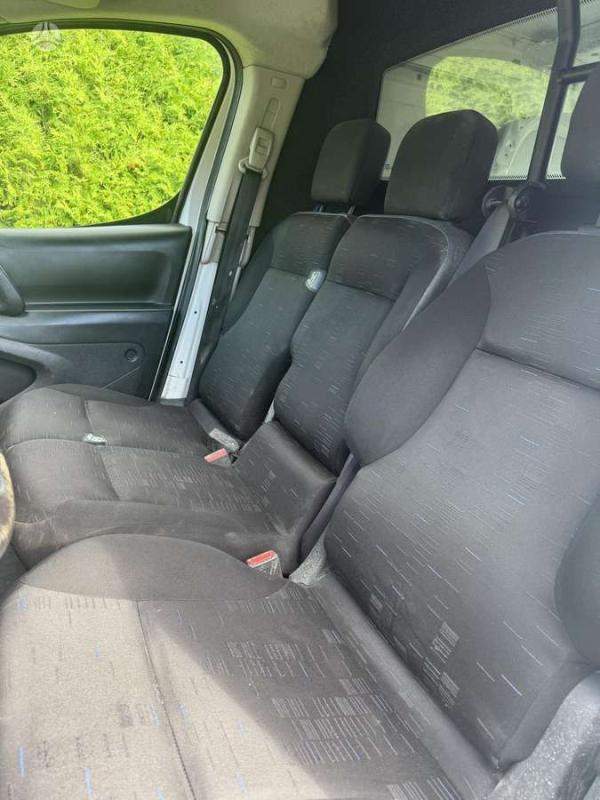 Balts Citroen Berlingo 2012 Radviliškis, ar dzinēja tilpumu 1.56 L un nobraukumu 242 tūkst. km par 2850 €, foto 6 vietnē AUTOMOTO.COM.LV