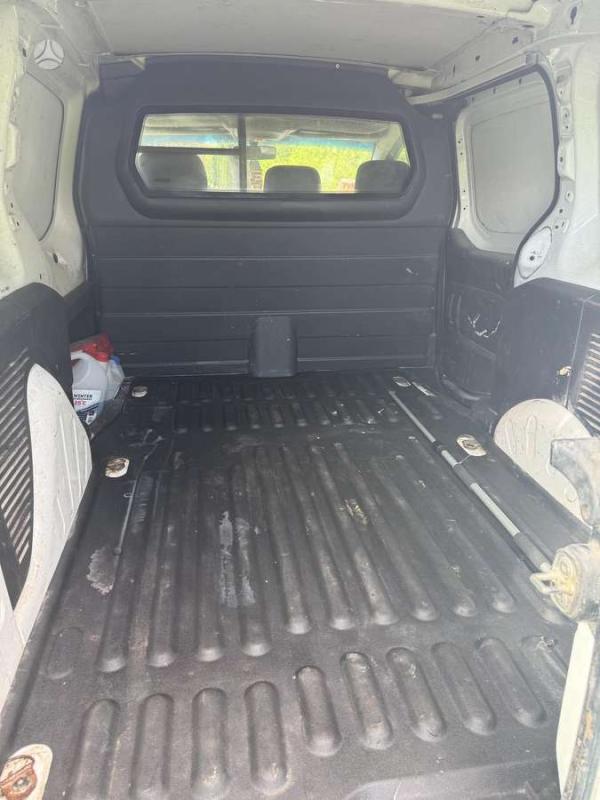 Balts Citroen Berlingo 2012 Radviliškis, ar dzinēja tilpumu 1.56 L un nobraukumu 242 tūkst. km par 2850 €, foto 7 vietnē AUTOMOTO.COM.LV