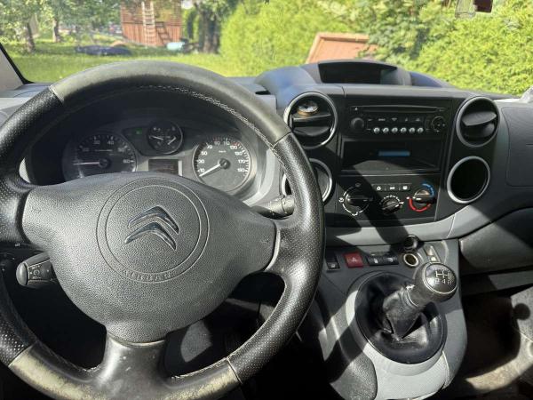 Balts Citroen Berlingo 2012 Radviliškis, ar dzinēja tilpumu 1.56 L un nobraukumu 242 tūkst. km par 2850 €, foto 8 vietnē AUTOMOTO.COM.LV