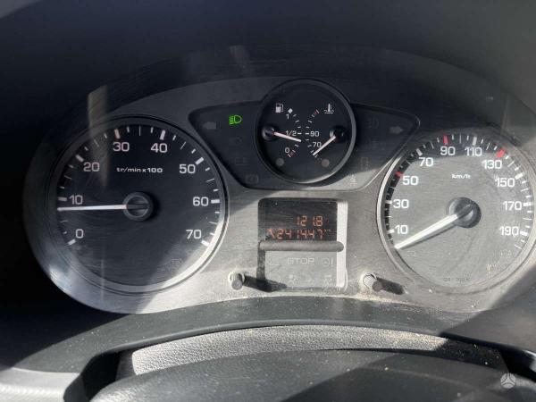 Balts Citroen Berlingo 2012 Radviliškis, ar dzinēja tilpumu 1.56 L un nobraukumu 242 tūkst. km par 2850 €, foto 9 vietnē AUTOMOTO.COM.LV
