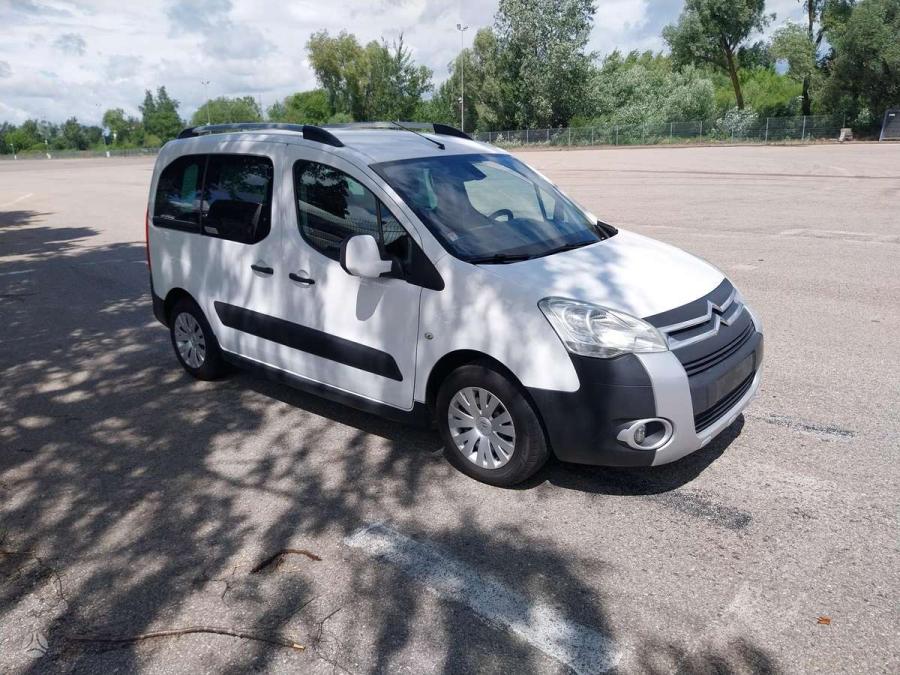 Balts Citroen Berlingo 2012 Marijampole, ar dzinēja tilpumu 1.56 L un nobraukumu 229 tūkst. km par 4350 €, foto 6 vietnē AUTOMOTO.COM.LV