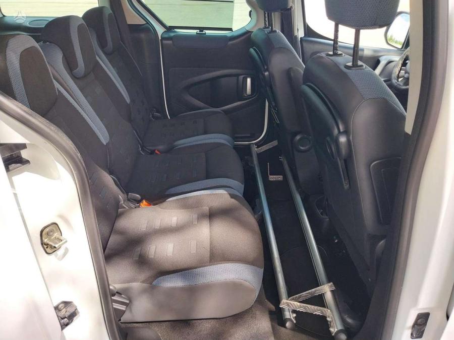 Balts Citroen Berlingo 2012 Marijampole, ar dzinēja tilpumu 1.56 L un nobraukumu 229 tūkst. km par 4350 €, foto 7 vietnē AUTOMOTO.COM.LV