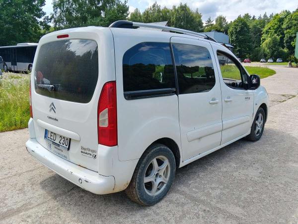 White Citroen Berlingo 2012 in Panevezys, with an engine capacity of 1.56 L and mileage of 364 thousand km for 4150 €, photo 2 on AUTOMOTO.COM.LV