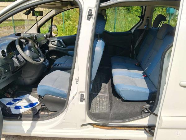 White Citroen Berlingo 2012 in Panevezys, with an engine capacity of 1.56 L and mileage of 364 thousand km for 4150 €, photo 4 on AUTOMOTO.COM.LV
