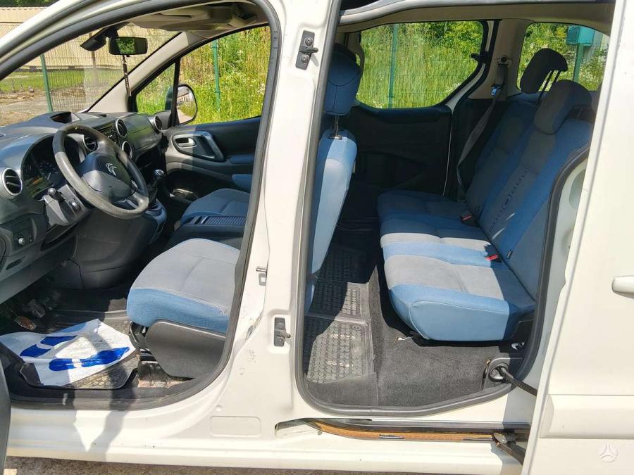 Balts Citroen Berlingo 2012 Panevēža, ar dzinēja tilpumu 1.56 L un nobraukumu 364 tūkst. km par 4150 €, foto 5 vietnē AUTOMOTO.COM.LV