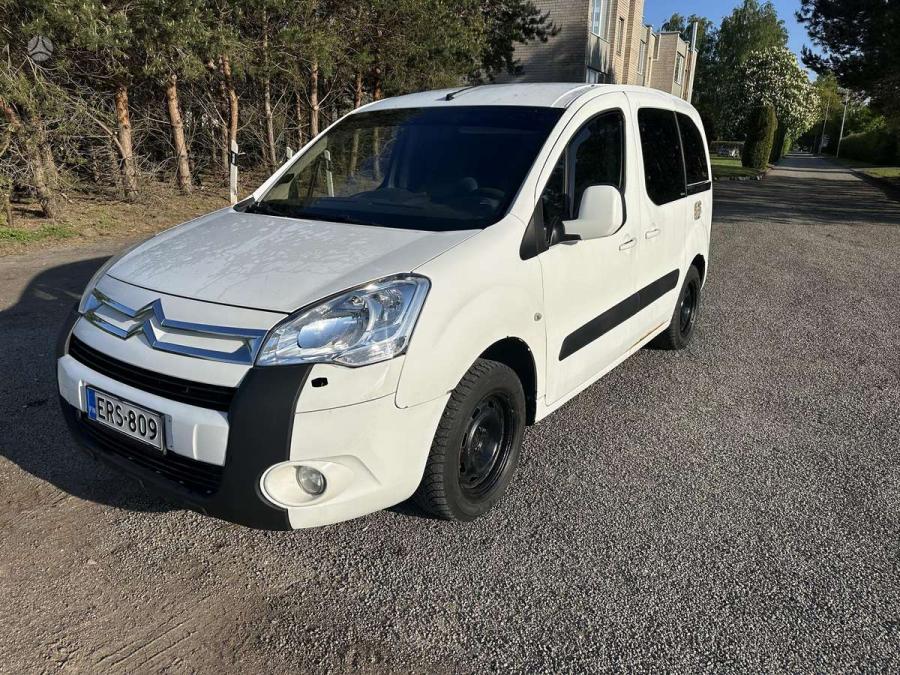 Balts Citroen Berlingo 2012 Tauragė, ar dzinēja tilpumu 1.60 L un nobraukumu 205 tūkst. km par 1150 €, foto 1 vietnē AUTOMOTO.COM.LV