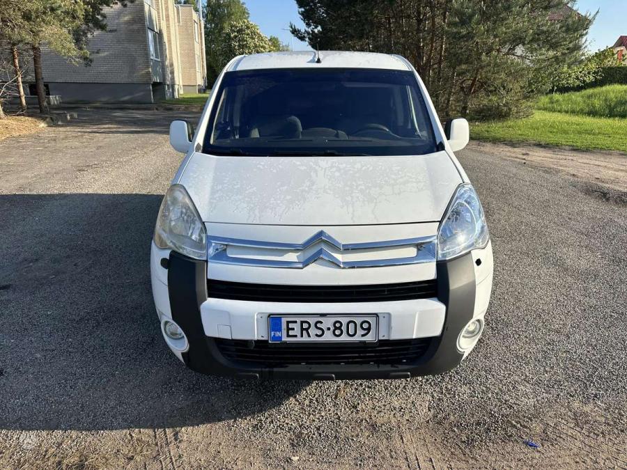 Balts Citroen Berlingo 2012 Tauragė, ar dzinēja tilpumu 1.60 L un nobraukumu 205 tūkst. km par 1150 €, foto 3 vietnē AUTOMOTO.COM.LV
