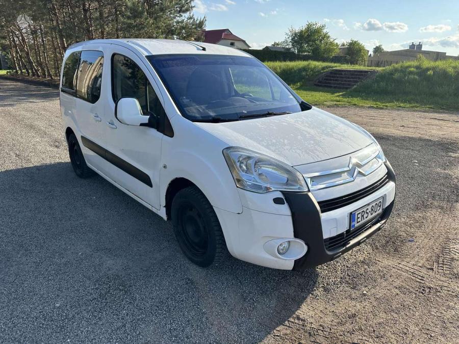 Balts Citroen Berlingo 2012 Tauragė, ar dzinēja tilpumu 1.60 L un nobraukumu 205 tūkst. km par 1150 €, foto 4 vietnē AUTOMOTO.COM.LV
