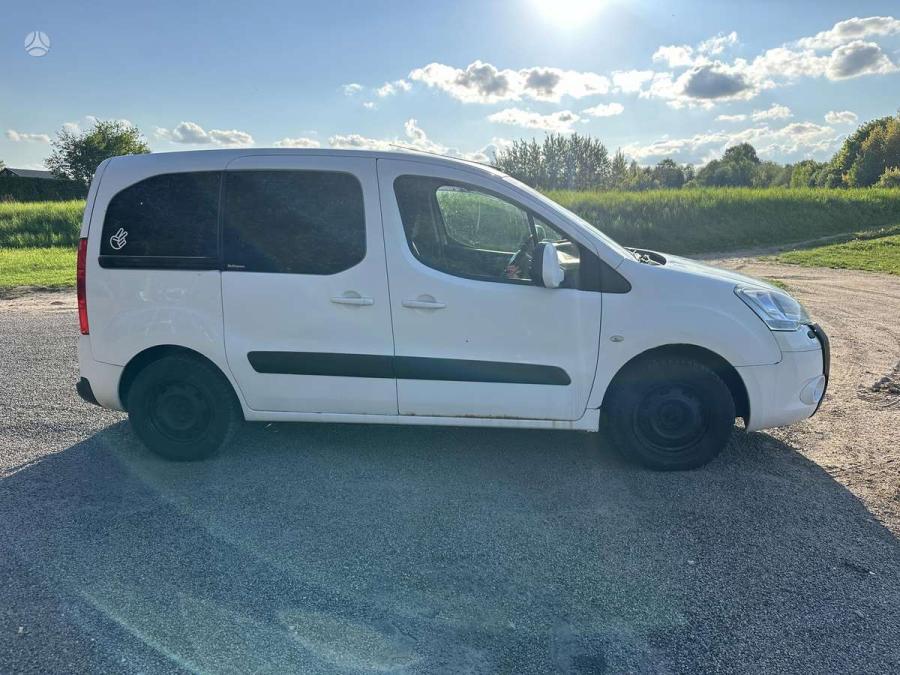 Balts Citroen Berlingo 2012 Tauragė, ar dzinēja tilpumu 1.60 L un nobraukumu 205 tūkst. km par 1150 €, foto 5 vietnē AUTOMOTO.COM.LV