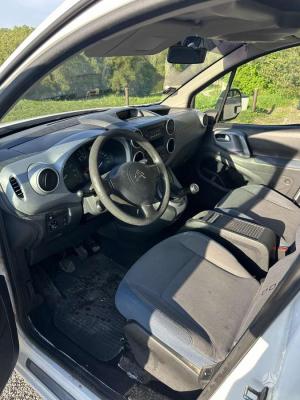Balts Citroen Berlingo 2012 Tauragė, ar dzinēja tilpumu 1.60 L un nobraukumu 205 tūkst. km par 1150 €, foto 9 vietnē AUTOMOTO.COM.LV