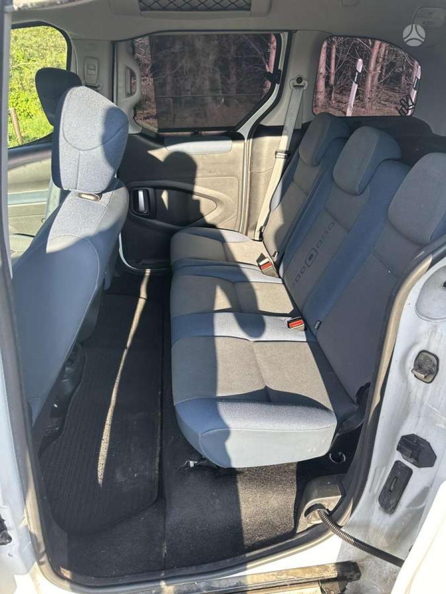 Balts Citroen Berlingo 2012 Tauragė, ar dzinēja tilpumu 1.60 L un nobraukumu 205 tūkst. km par 1150 €, foto 10 vietnē AUTOMOTO.COM.LV
