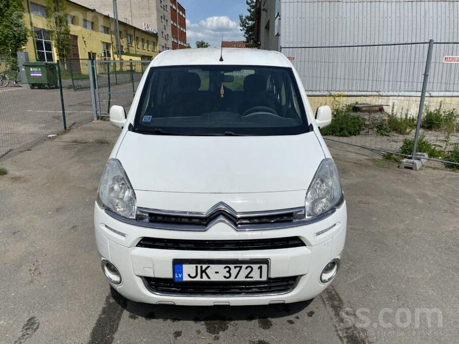 Balts Citroen Berlingo 2013 Rīga, ar dzinēja tilpumu 1.60 L un nobraukumu 200 tūkst. km par 800 €, foto 1 vietnē AUTOMOTO.COM.LV