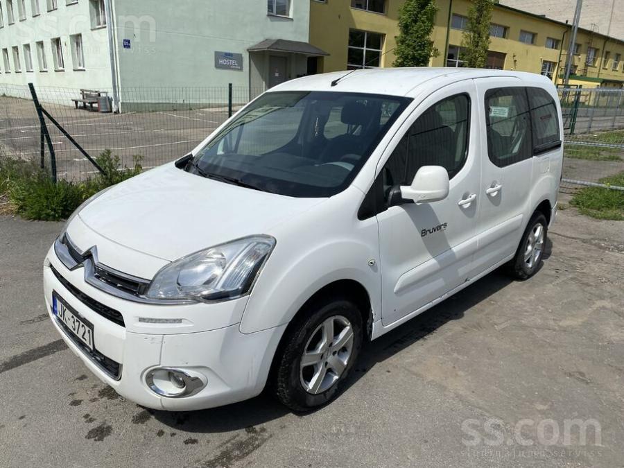 Balts Citroen Berlingo 2013 Rīga, ar dzinēja tilpumu 1.60 L un nobraukumu 200 tūkst. km par 800 €, foto 2 vietnē AUTOMOTO.COM.LV