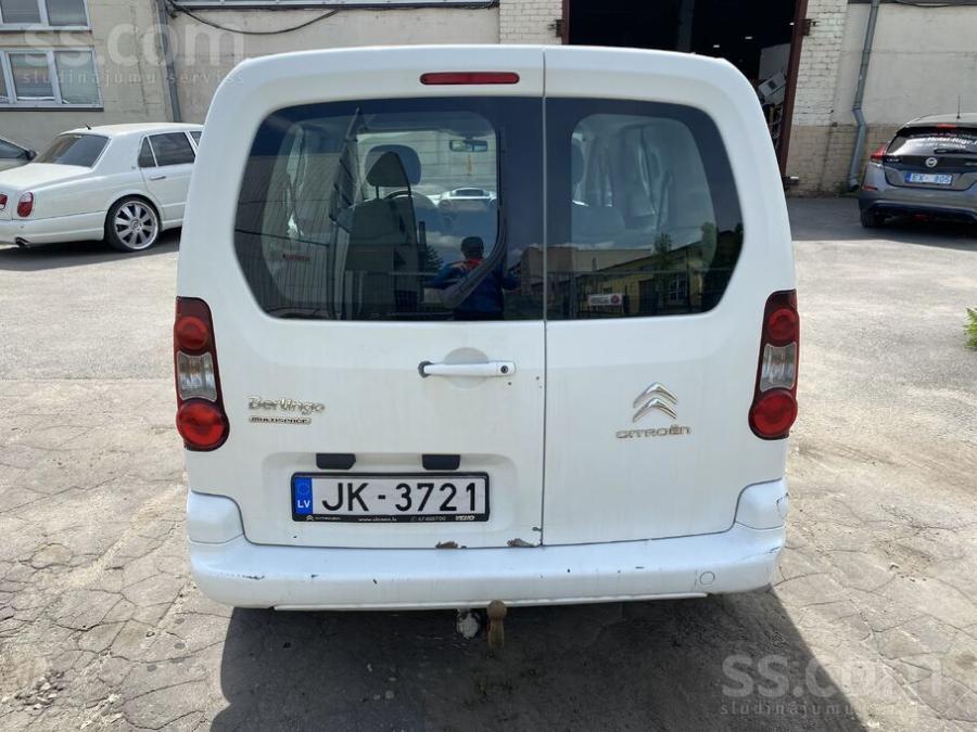 Balts Citroen Berlingo 2013 Rīga, ar dzinēja tilpumu 1.60 L un nobraukumu 200 tūkst. km par 800 €, foto 4 vietnē AUTOMOTO.COM.LV