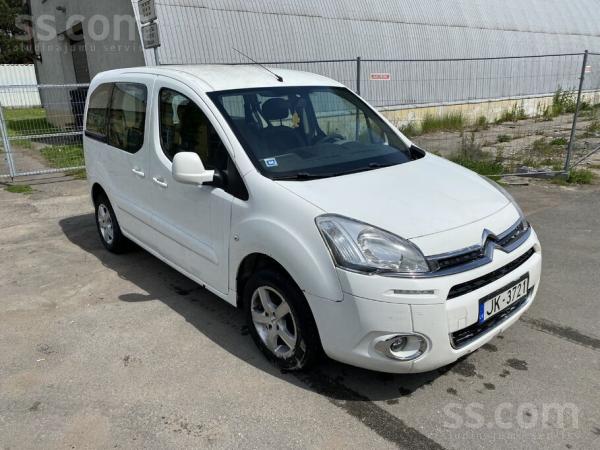 Balts Citroen Berlingo 2013 Rīga, ar dzinēja tilpumu 1.60 L un nobraukumu 200 tūkst. km par 800 €, foto 6 vietnē AUTOMOTO.COM.LV