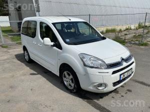Balts Citroen Berlingo 2013 Rīga, ar dzinēja tilpumu 1.60 L un nobraukumu 200 tūkst. km par 800 €, foto 6 vietnē AUTOMOTO.COM.LV