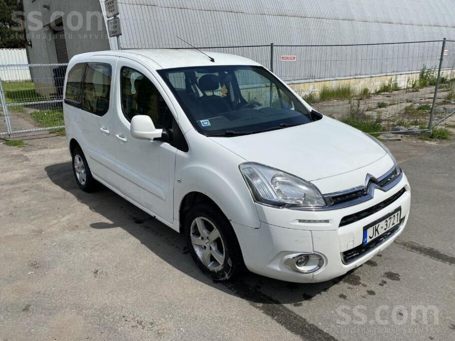 Balts Citroen Berlingo 2013 Rīga, ar dzinēja tilpumu 1.60 L un nobraukumu 200 tūkst. km par 800 €, foto 6 vietnē AUTOMOTO.COM.LV