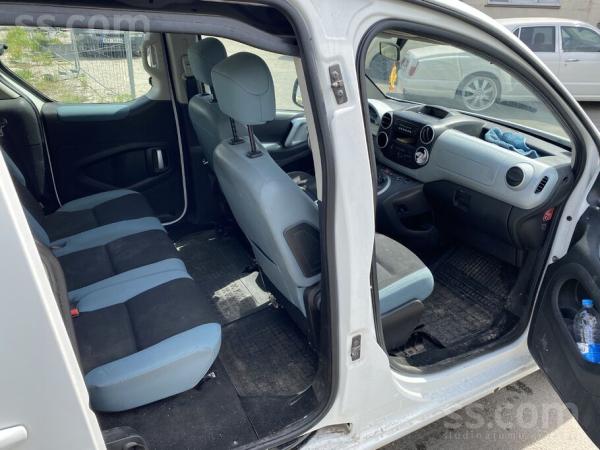 Balts Citroen Berlingo 2013 Rīga, ar dzinēja tilpumu 1.60 L un nobraukumu 200 tūkst. km par 800 €, foto 7 vietnē AUTOMOTO.COM.LV