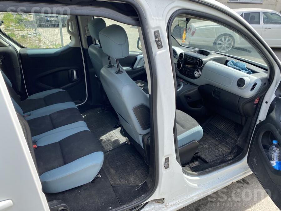 Balts Citroen Berlingo 2013 Rīga, ar dzinēja tilpumu 1.60 L un nobraukumu 200 tūkst. km par 800 €, foto 7 vietnē AUTOMOTO.COM.LV