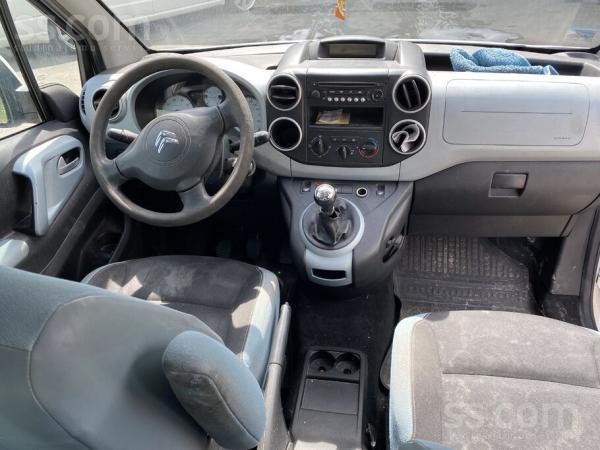Balts Citroen Berlingo 2013 Rīga, ar dzinēja tilpumu 1.60 L un nobraukumu 200 tūkst. km par 800 €, foto 8 vietnē AUTOMOTO.COM.LV