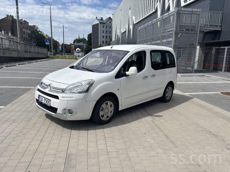 White Citroen Berlingo 2013 in Riga, with an engine capacity of 1.60 L and mileage of 0 thousand km for 1350 €, photo 1 on AUTOMOTO.COM.LV