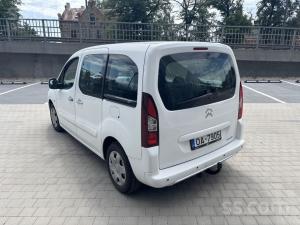 White Citroen Berlingo 2013 in Riga, with an engine capacity of 1.60 L and mileage of 0 thousand km for 1350 €, photo 2 on AUTOMOTO.COM.LV