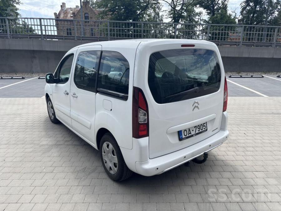 White Citroen Berlingo 2013 in Riga, with an engine capacity of 1.60 L and mileage of 0 thousand km for 1350 €, photo 2 on AUTOMOTO.COM.LV
