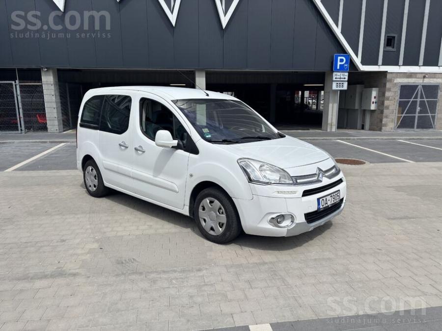White Citroen Berlingo 2013 in Riga, with an engine capacity of 1.60 L and mileage of 0 thousand km for 1350 €, photo 3 on AUTOMOTO.COM.LV