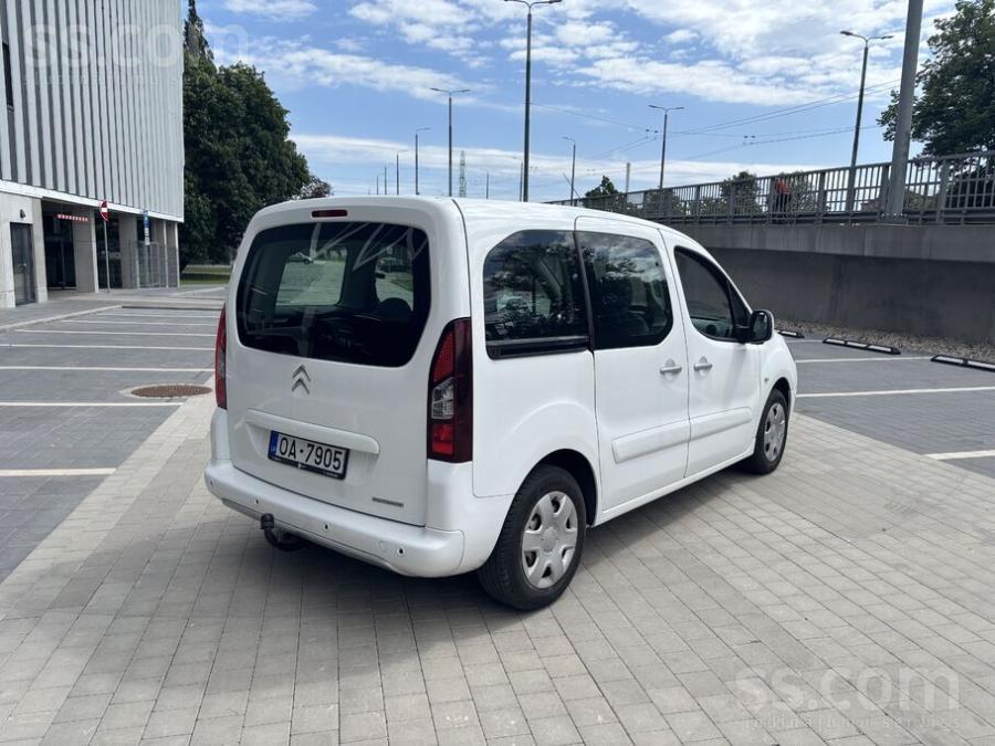 White Citroen Berlingo 2013 in Riga, with an engine capacity of 1.60 L and mileage of 0 thousand km for 1350 €, photo 4 on AUTOMOTO.COM.LV