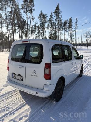 Balts Citroen Berlingo 2013 Dobele, ar dzinēja tilpumu 1.60 L un nobraukumu 393 tūkst. km par 2350 €, foto 2 vietnē AUTOMOTO.COM.LV