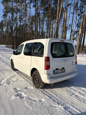 Balts Citroen Berlingo 2013 Dobele, ar dzinēja tilpumu 1.60 L un nobraukumu 393 tūkst. km par 2350 €, foto 3 vietnē AUTOMOTO.COM.LV