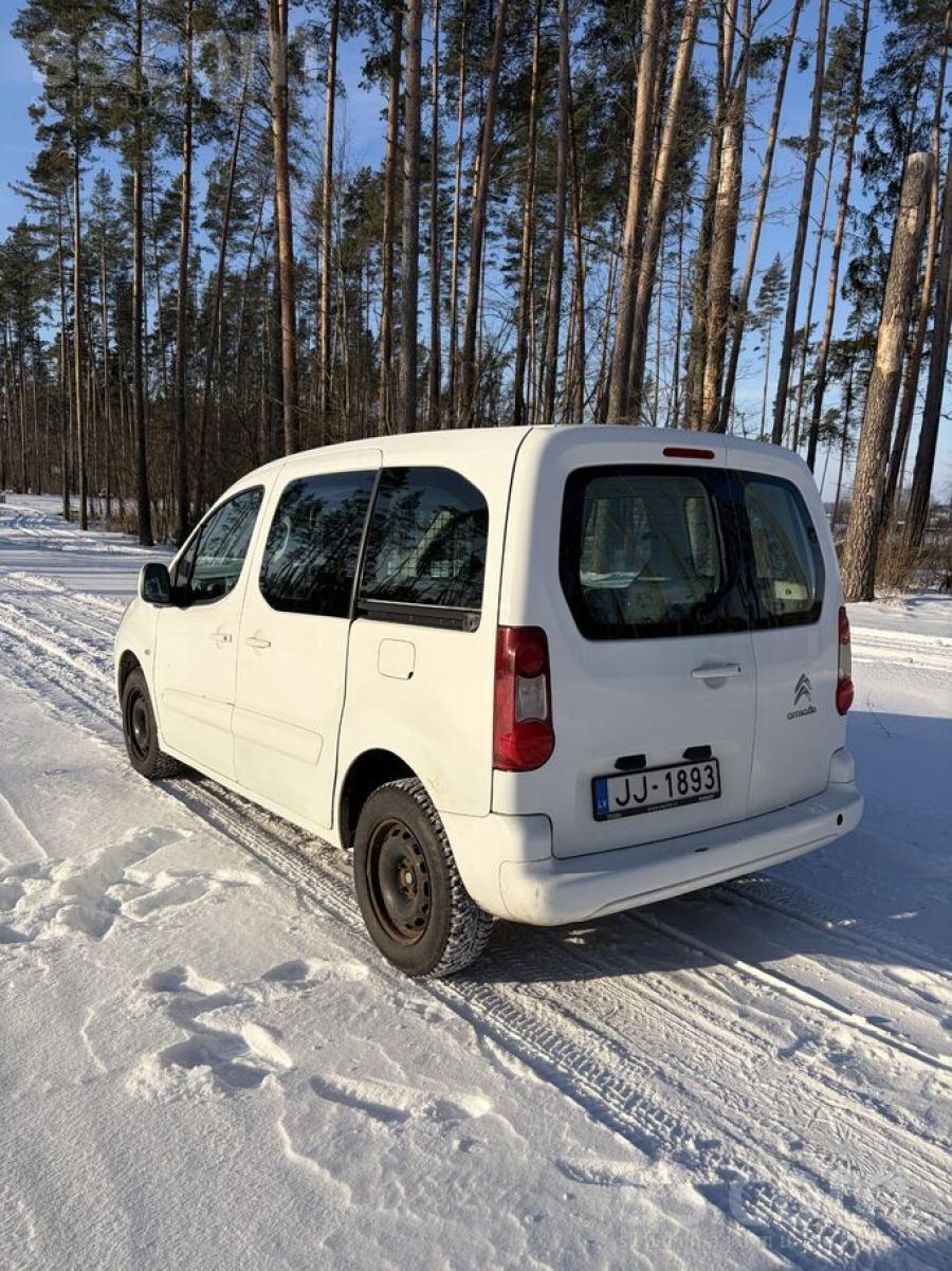 Balts Citroen Berlingo 2013 Dobele, ar dzinēja tilpumu 1.60 L un nobraukumu 393 tūkst. km par 2350 €, foto 3 vietnē AUTOMOTO.COM.LV