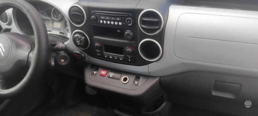 White Citroen Berlingo 2013 in Klaipeda, with an engine capacity of 1.56 L and mileage of 256 thousand km for 2999 €, photo 7 on AUTOMOTO.COM.LV