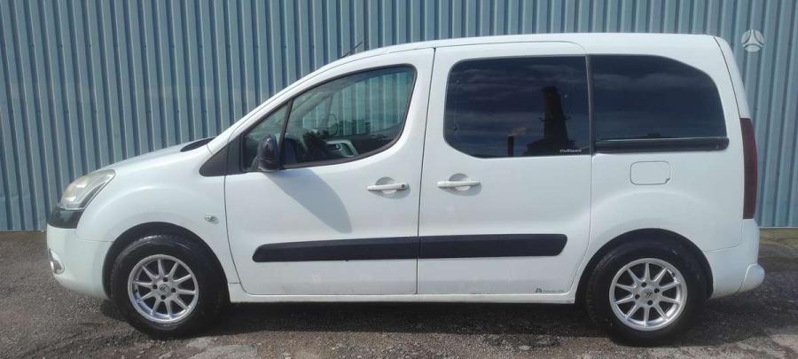 White Citroen Berlingo 2013 in Klaipeda, with an engine capacity of 1.56 L and mileage of 256 thousand km for 2999 €, photo 12 on AUTOMOTO.COM.LV