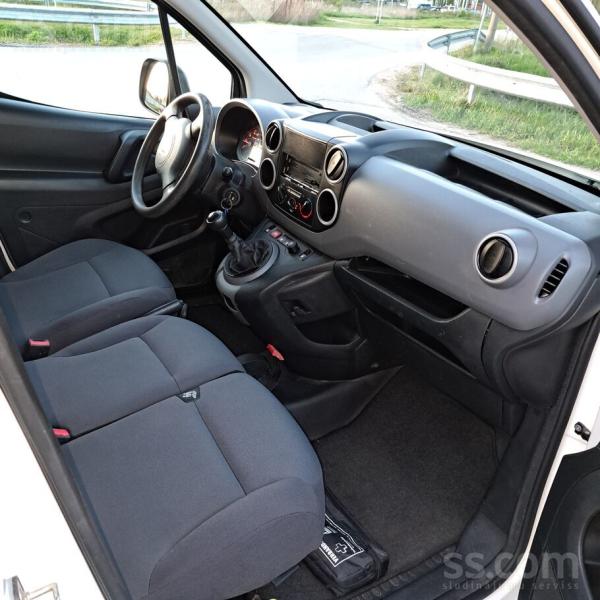 Balts Citroen Berlingo 2014 Rīga, ar dzinēja tilpumu 1.60 L un nobraukumu 154 tūkst. km par 2350 €, foto 6 vietnē AUTOMOTO.COM.LV