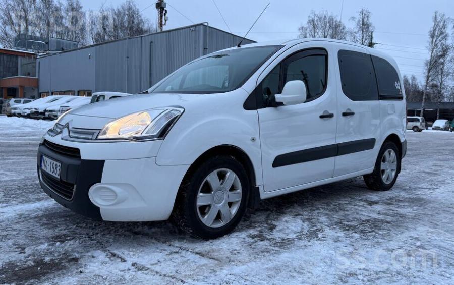 White Citroen Berlingo 2015 in Riga, with an engine capacity of 1.60 L and mileage of 274 thousand km for 5900 €, photo 2 on AUTOMOTO.COM.LV