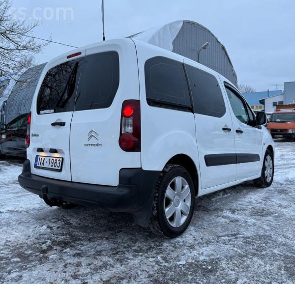 White Citroen Berlingo 2015 in Riga, with an engine capacity of 1.60 L and mileage of 274 thousand km for 5900 €, photo 4 on AUTOMOTO.COM.LV