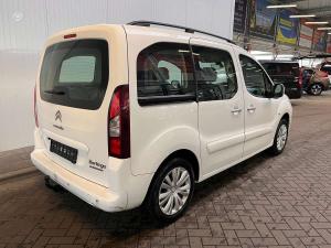 White Citroen Berlingo 2015 in Kaunas, with an engine capacity of 1.60 L and mileage of 227 thousand km for 4400 €, photo 2 on AUTOMOTO.COM.LV