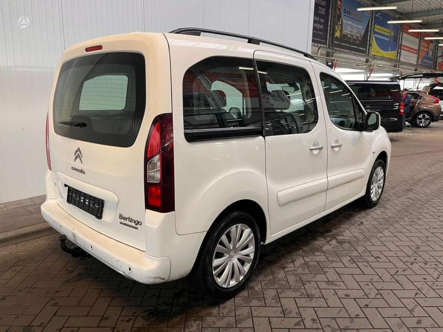 White Citroen Berlingo 2015 in Kaunas, with an engine capacity of 1.60 L and mileage of 227 thousand km for 4400 €, photo 2 on AUTOMOTO.COM.LV